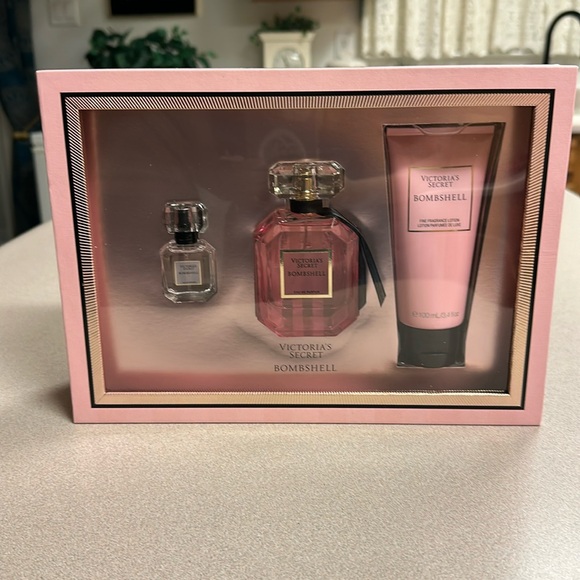 Victoria's Secret | Accessories | Victoria Secret Bombshell Set | Poshmark